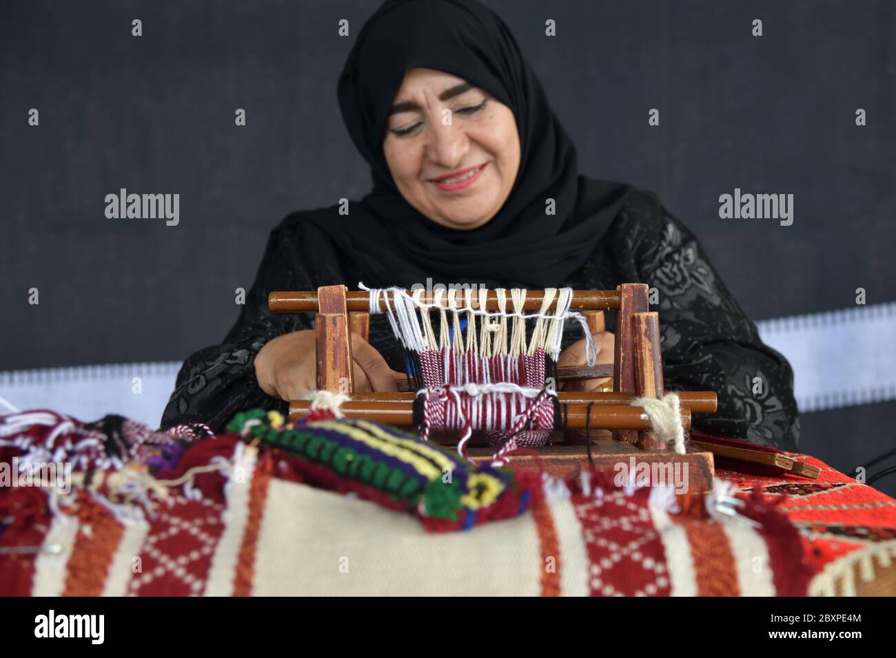 Sadu weaving saudi hi-res stock photography and images - Alamy