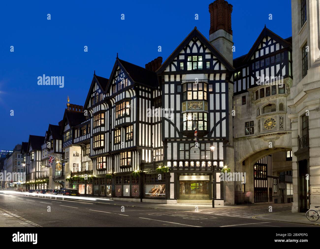 Famous london shopping street hi-res stock photography and images - Alamy
