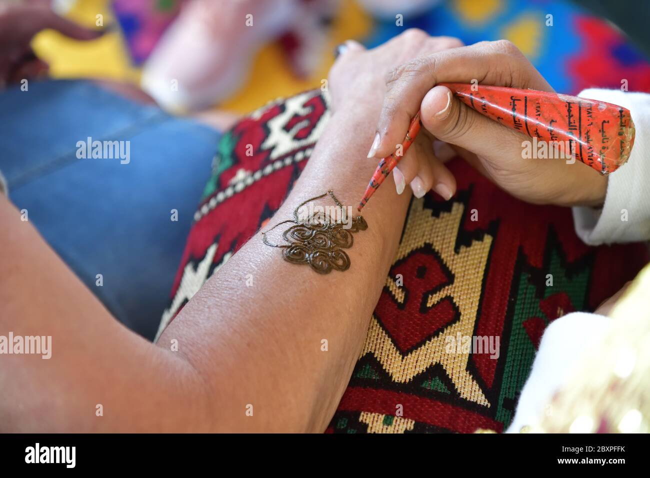 Arabic mehndi design hi-res stock photography and images - Alamy