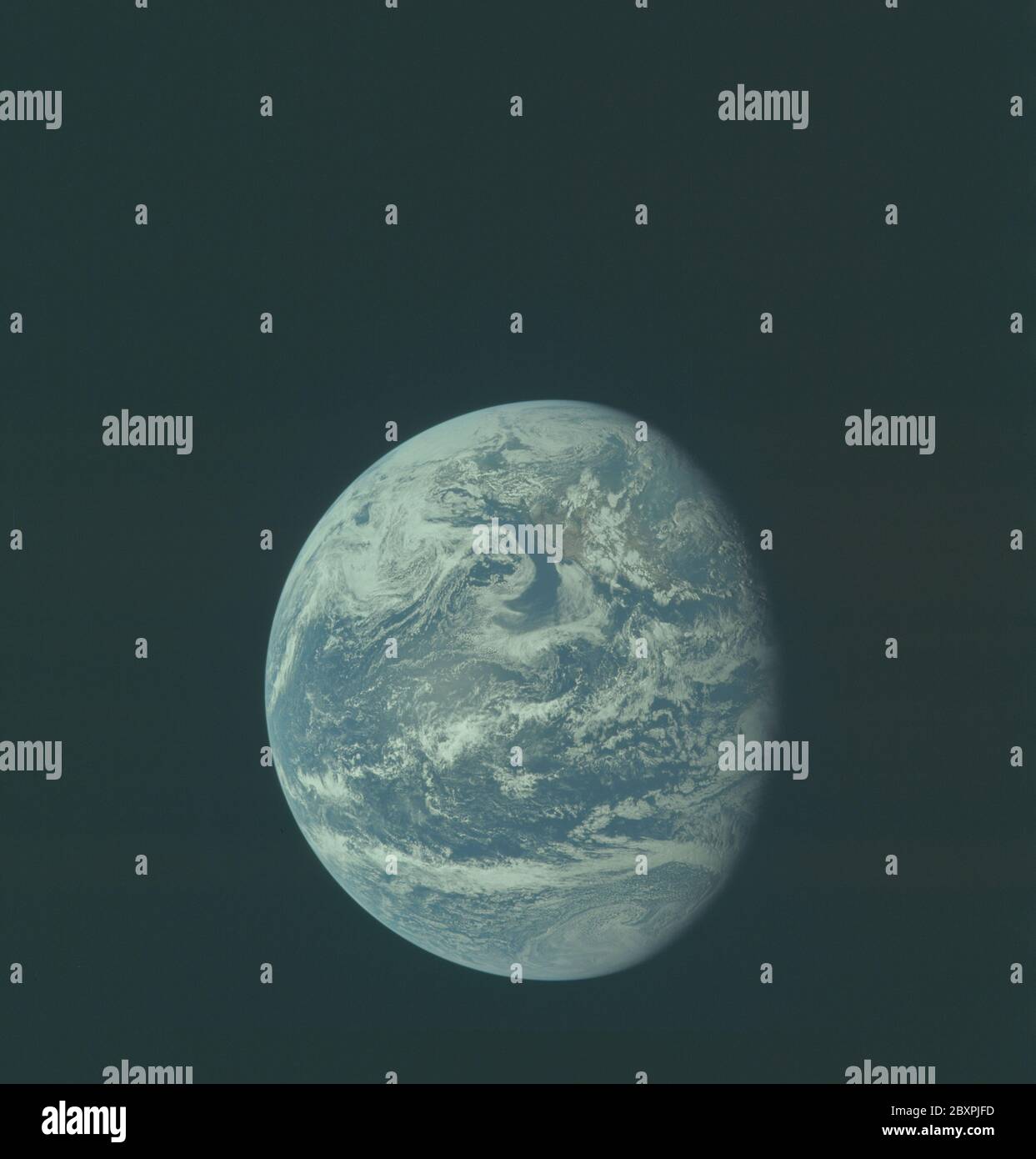 AS11-36-5338 - Apollo 11 - Apollo 11 Mission image - Earth view; Scope ...