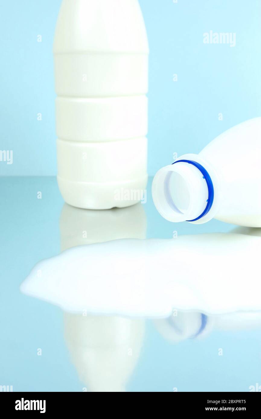 Full cream milk hi-res stock photography and images - Alamy