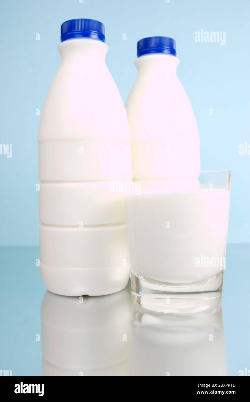 Full cream milk Stock Photo - Alamy