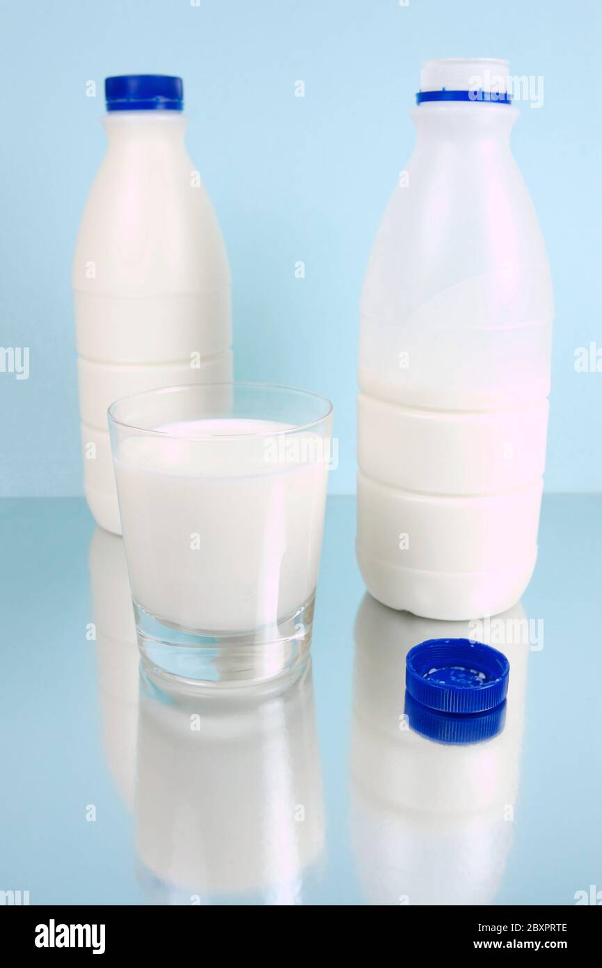 Full cream milk Stock Photo - Alamy