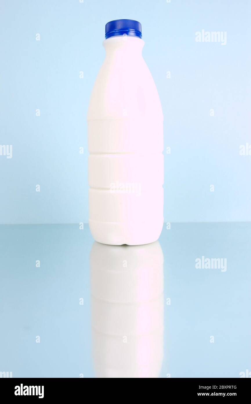 Full cream milk Stock Photo - Alamy