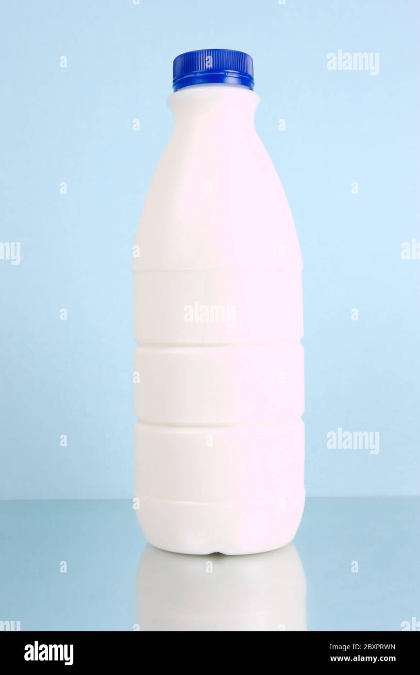 Full cream milk Stock Photo - Alamy