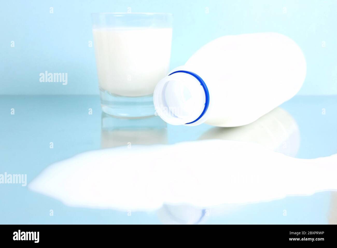Full cream milk Stock Photo - Alamy