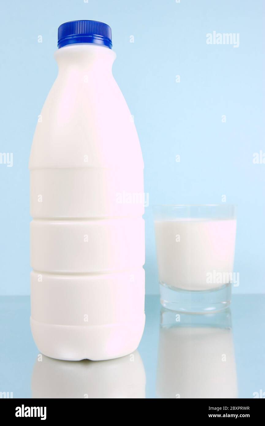 Full cream milk Stock Photo - Alamy