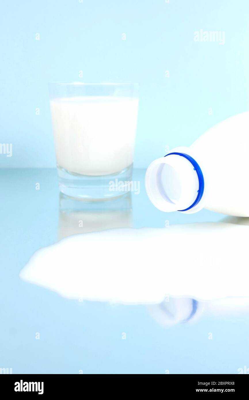 Full cream milk Stock Photo - Alamy