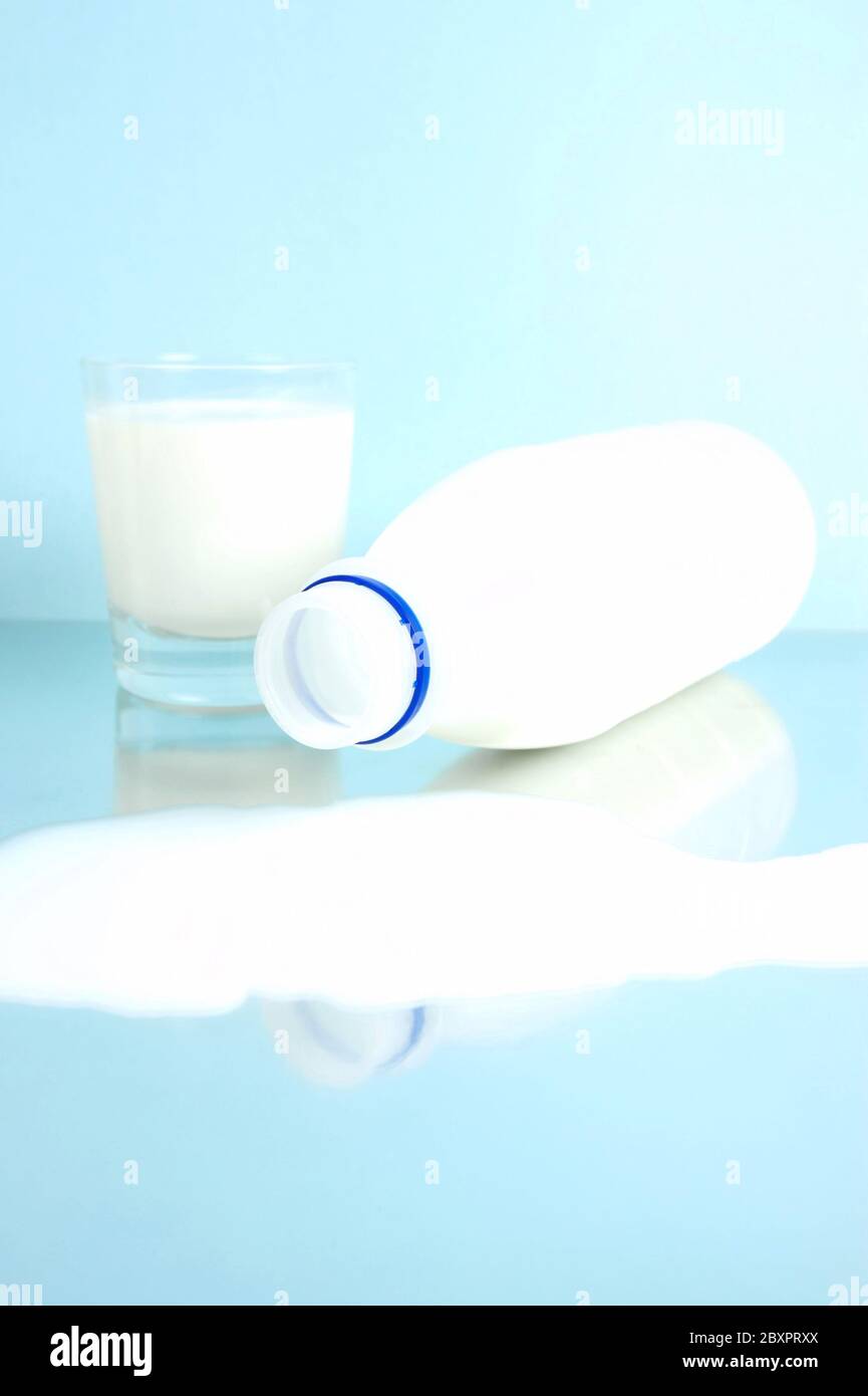 Full cream milk Stock Photo - Alamy