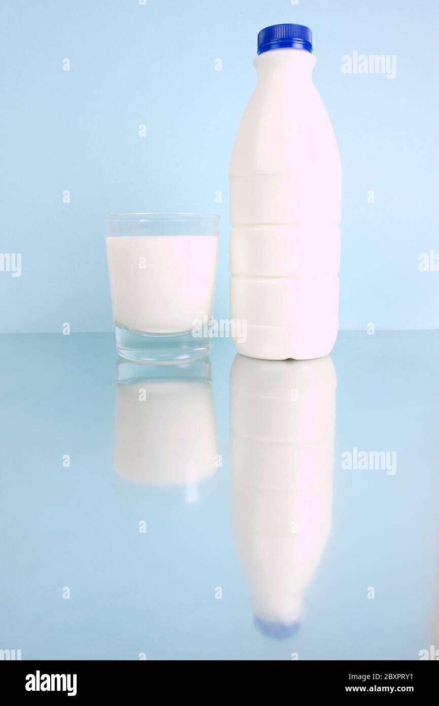 Full cream milk Stock Photo - Alamy
