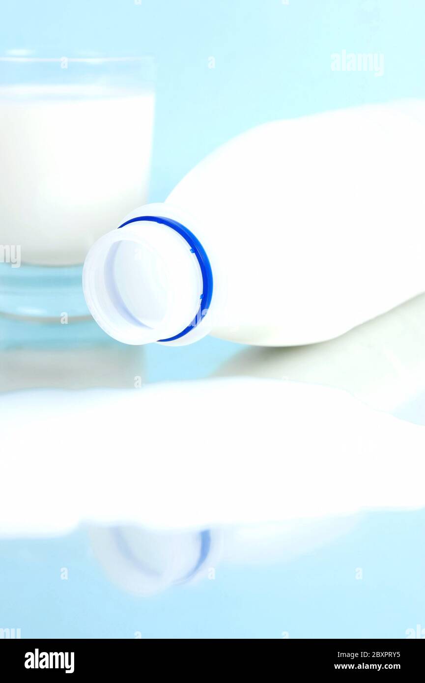 Full cream milk Stock Photo - Alamy