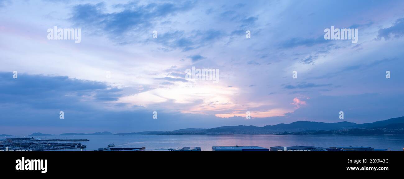 Panoramic sky with clouds over the sea with the horizon as a position ...