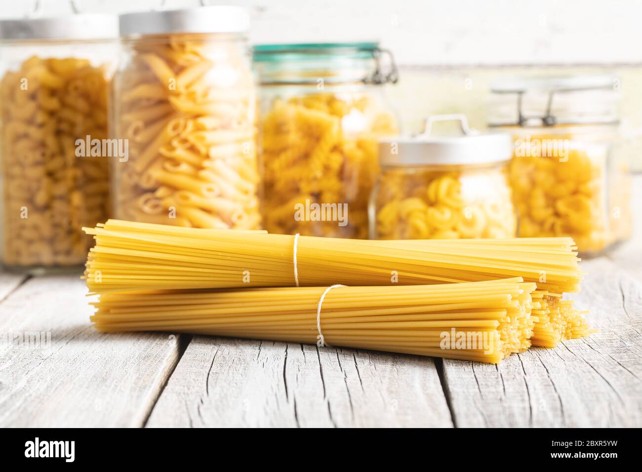 Pasta spaghetti dry raw uncooked hi-res stock photography and images ...