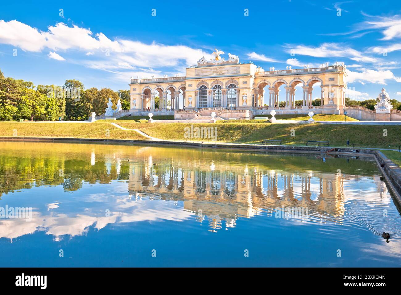 Gloriette viewpoint and Schlossberg fountain lake in Vienna view ...