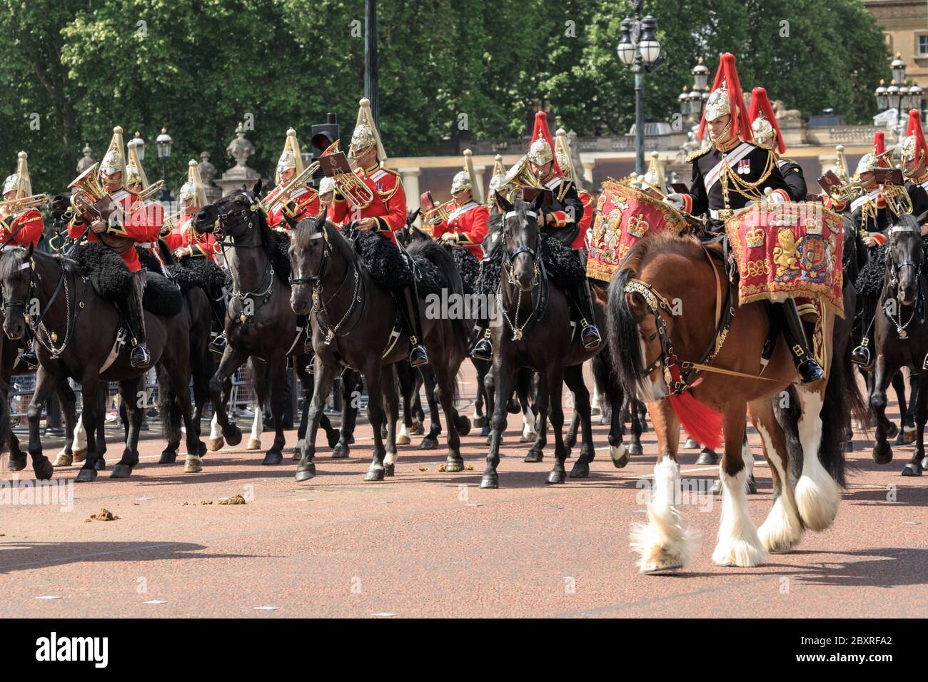 Household division buckingham palace hi-res stock photography and ...