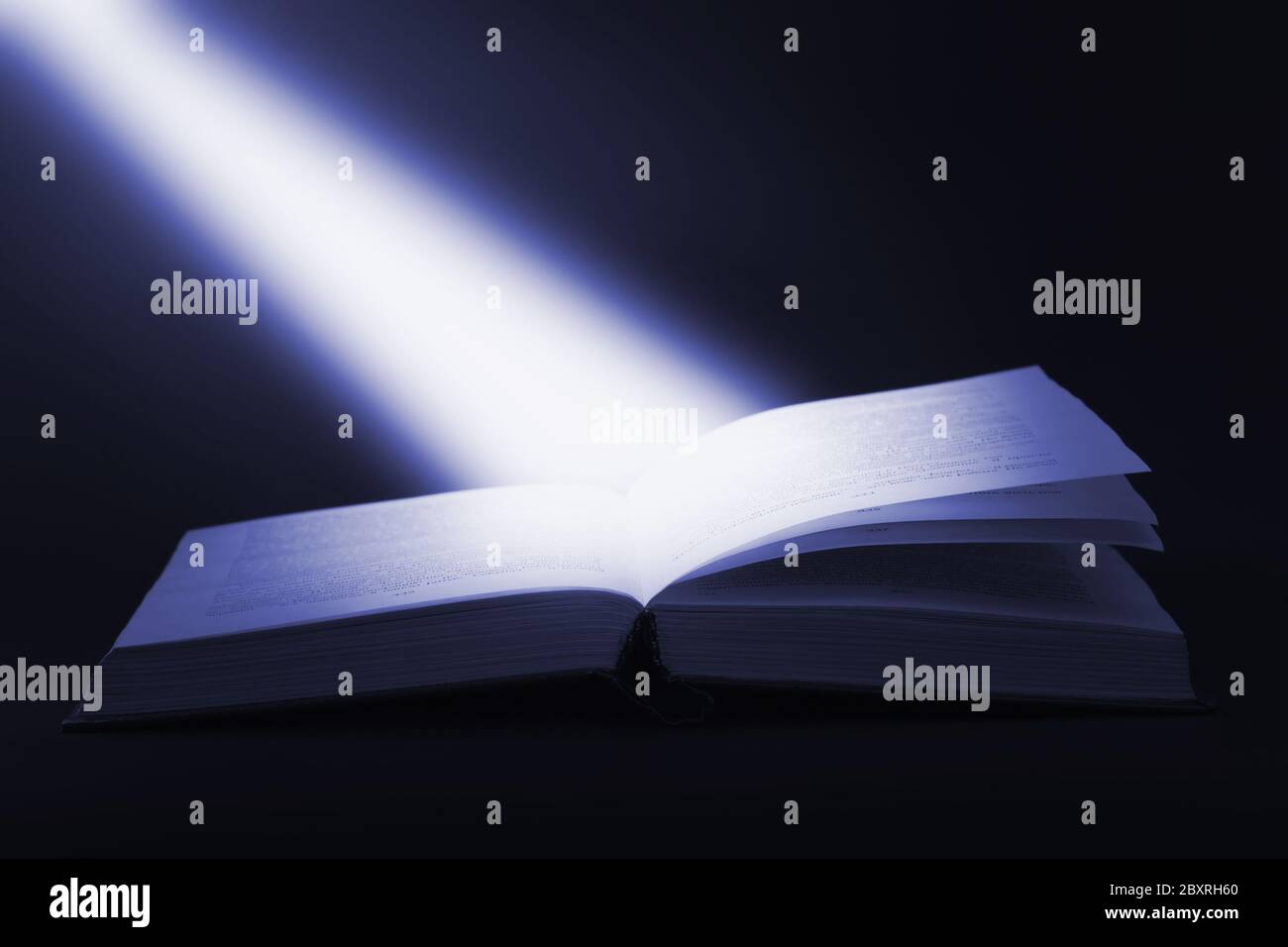God beam hi-res stock photography and images - Alamy