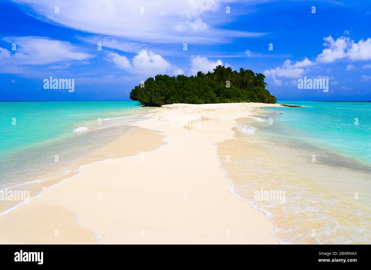 Tropical island and sand bank Stock Photo - Alamy