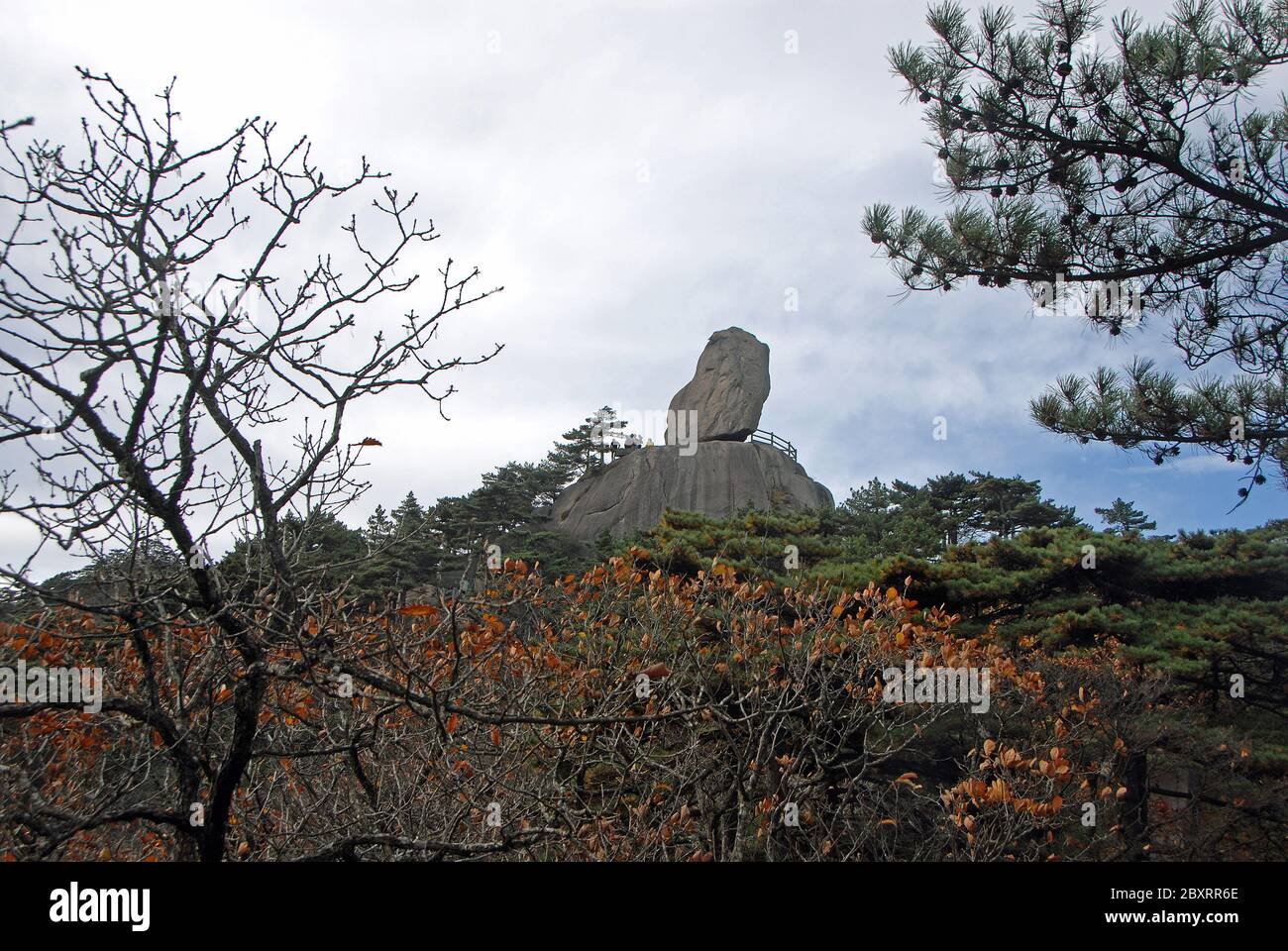 Flying rock huangshan mountain huangshan hi-res stock photography and ...