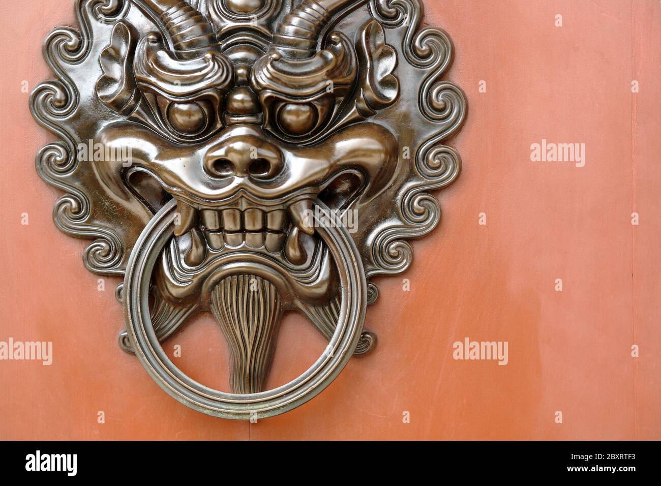 lion door lock Stock Photo - Alamy