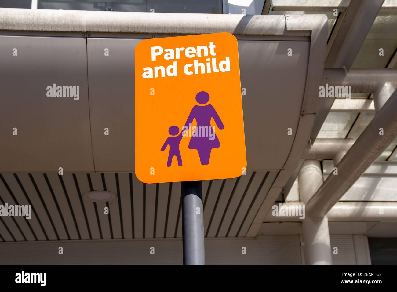 Parent and child road sign hi-res stock photography and images - Alamy