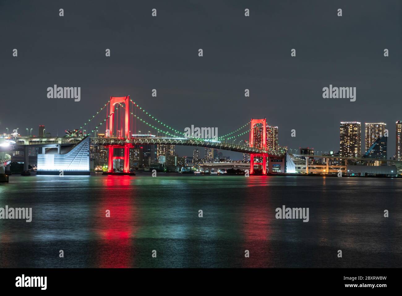 Rainbow bridge tokyo by night hi-res stock photography and images - Alamy