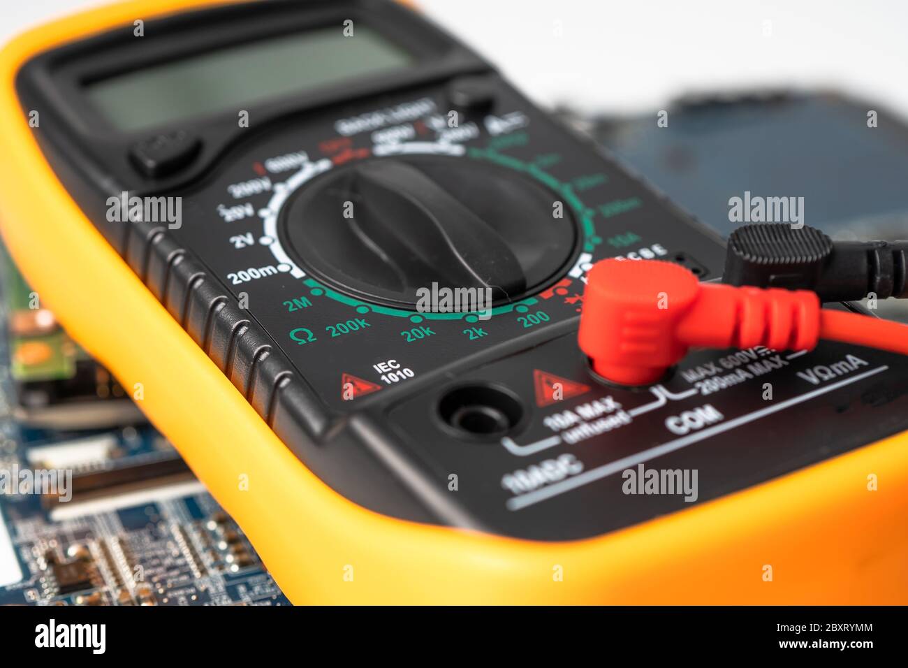 Multimeter electronic digital to measure the voltage of electrical ...