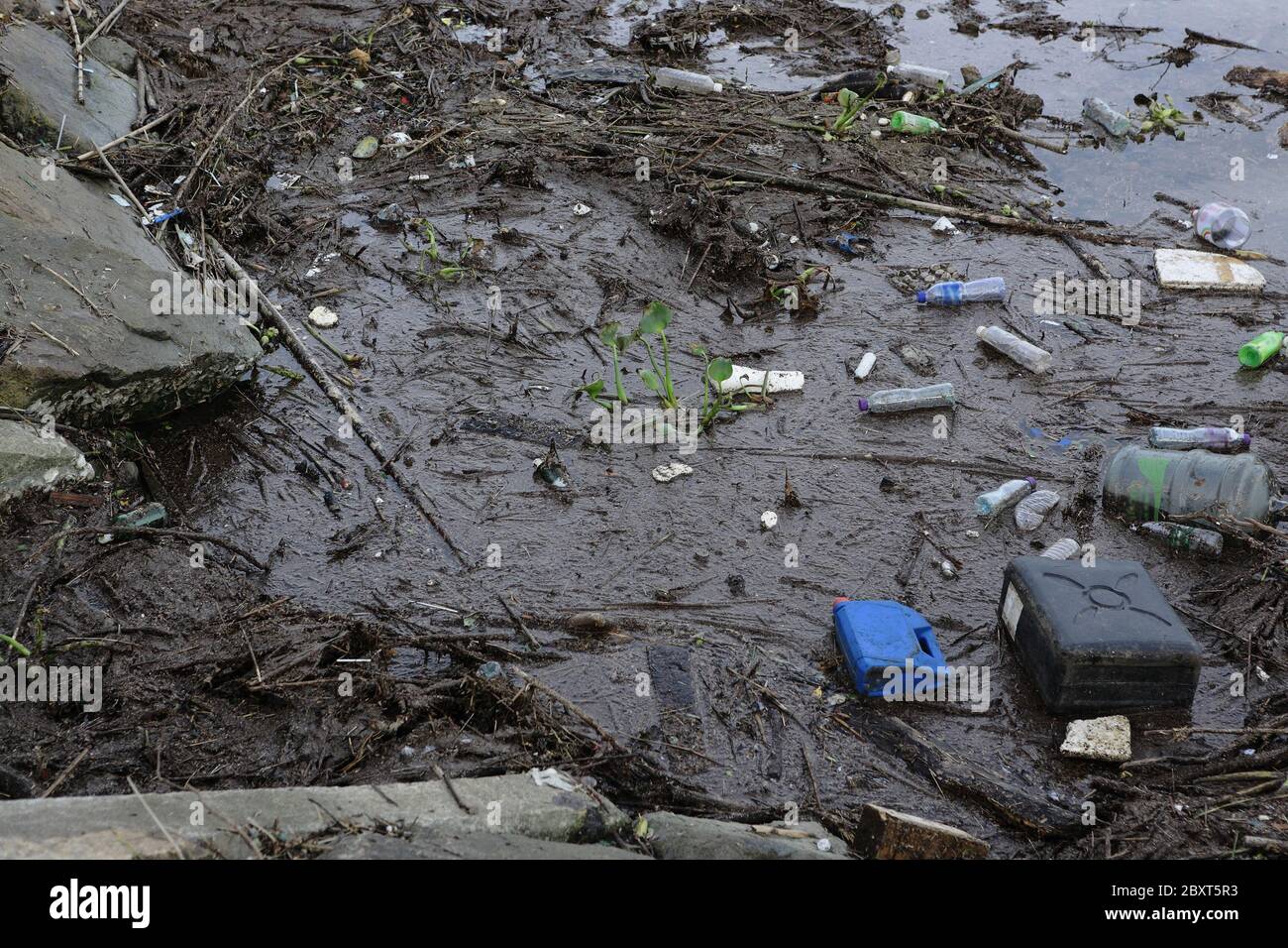 Sea pollution hi-res stock photography and images - Alamy
