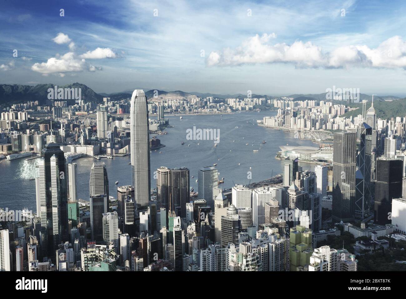 Low light cityscape hi-res stock photography and images - Alamy