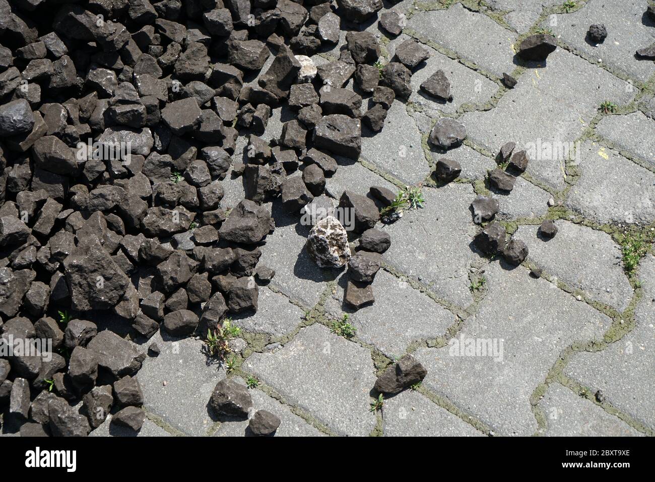 Basalt, diabase or granite are well suited for railway construction ...