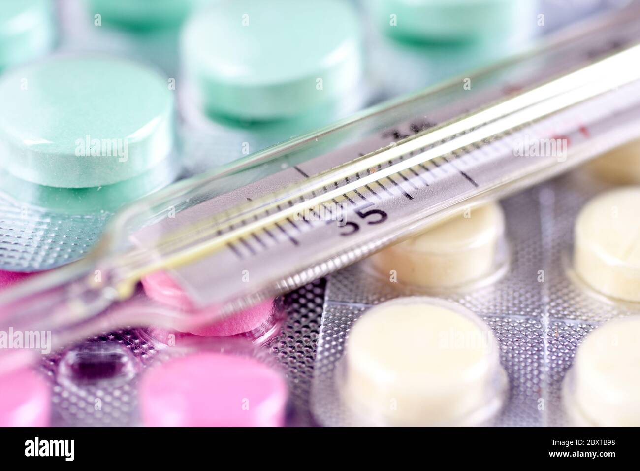 thermometer and pills Stock Photo - Alamy