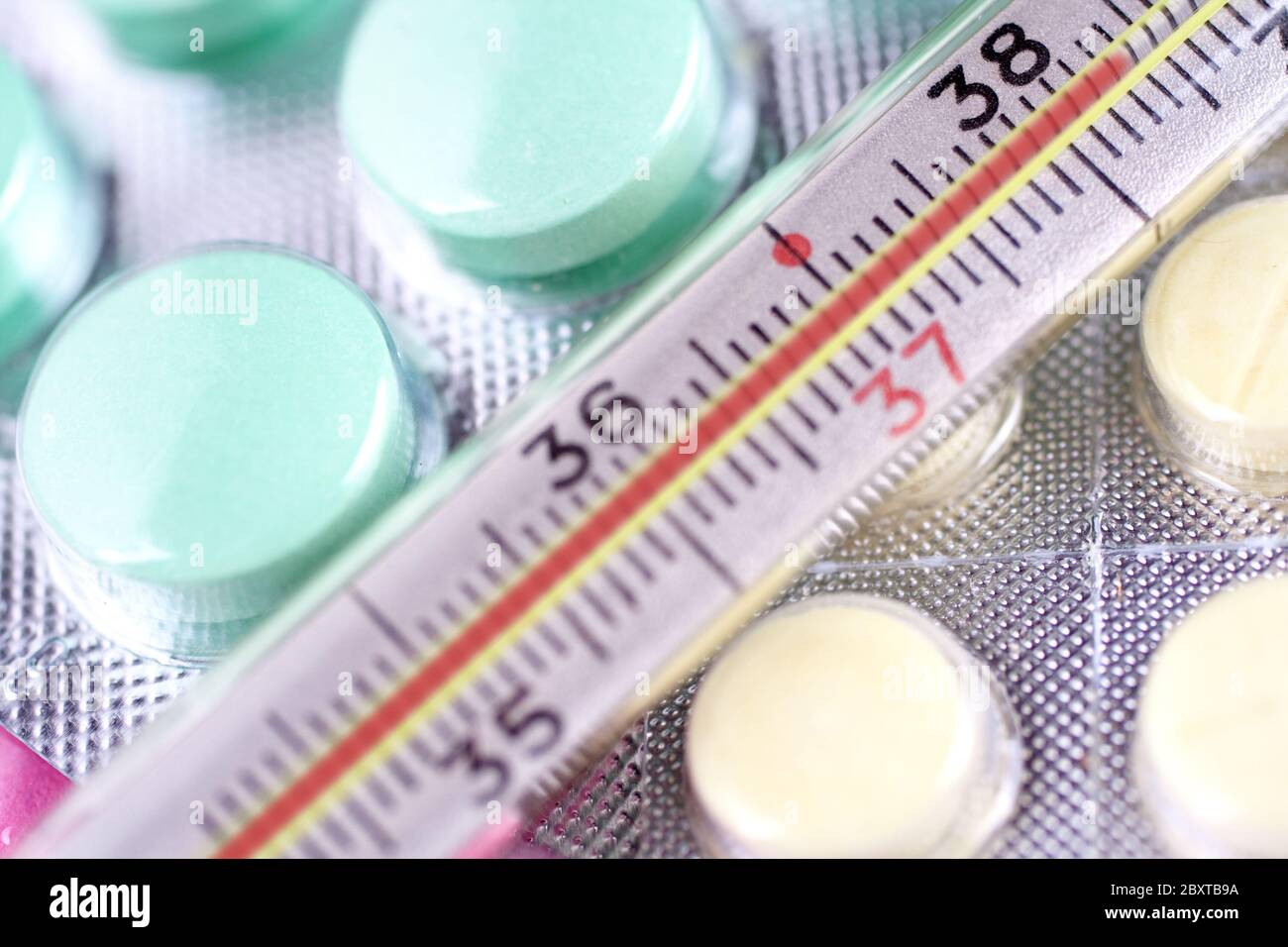 thermometer and pills Stock Photo - Alamy