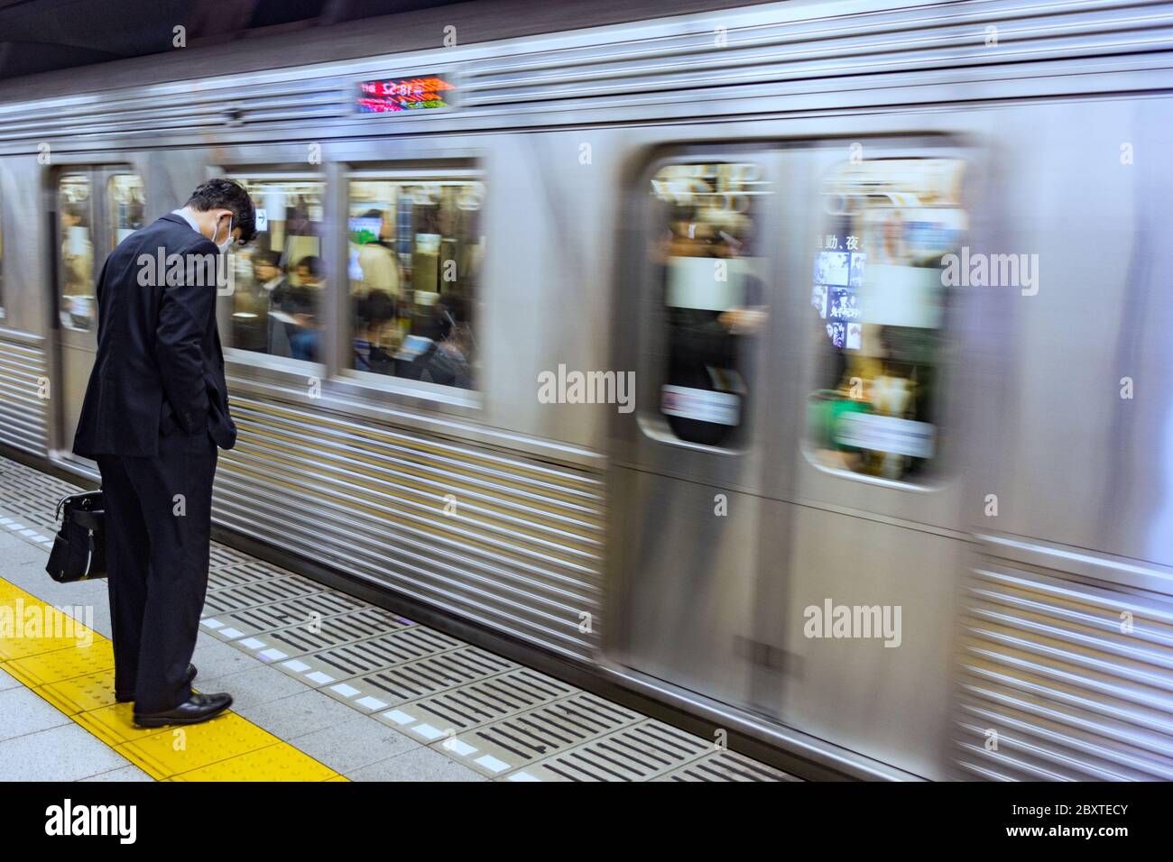 Tokyo metro carriage hi-res stock photography and images - Alamy