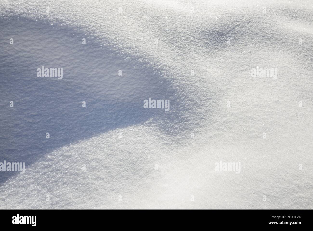 Texture of clear white snow Stock Photo - Alamy