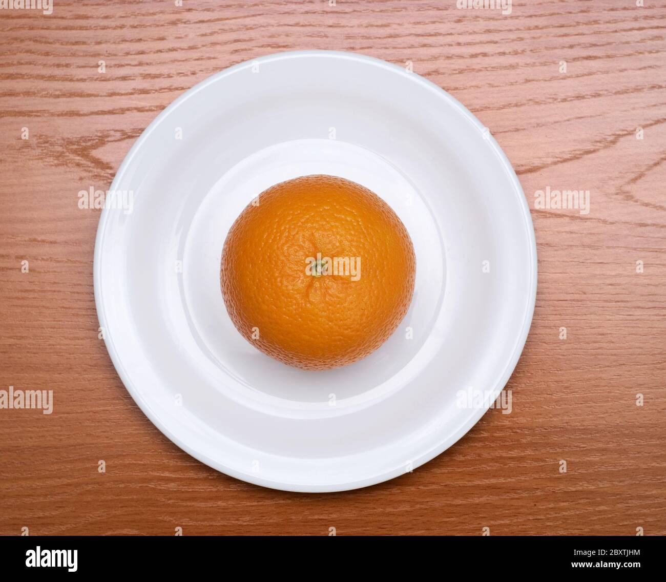 Orange plate hi-res stock photography and images - Alamy