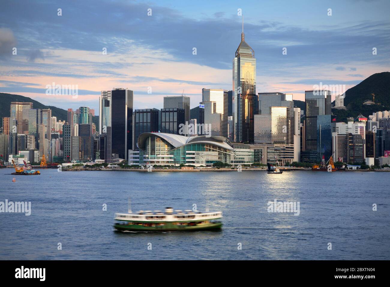 Hong Kong harbour Stock Photo - Alamy