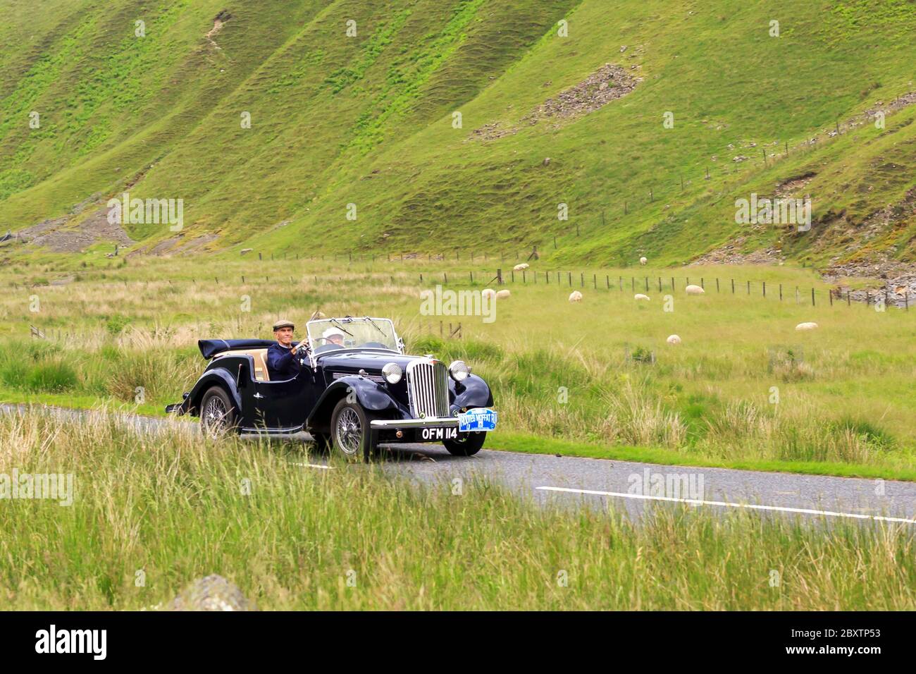 Singer roadster hi-res stock photography and images - Alamy