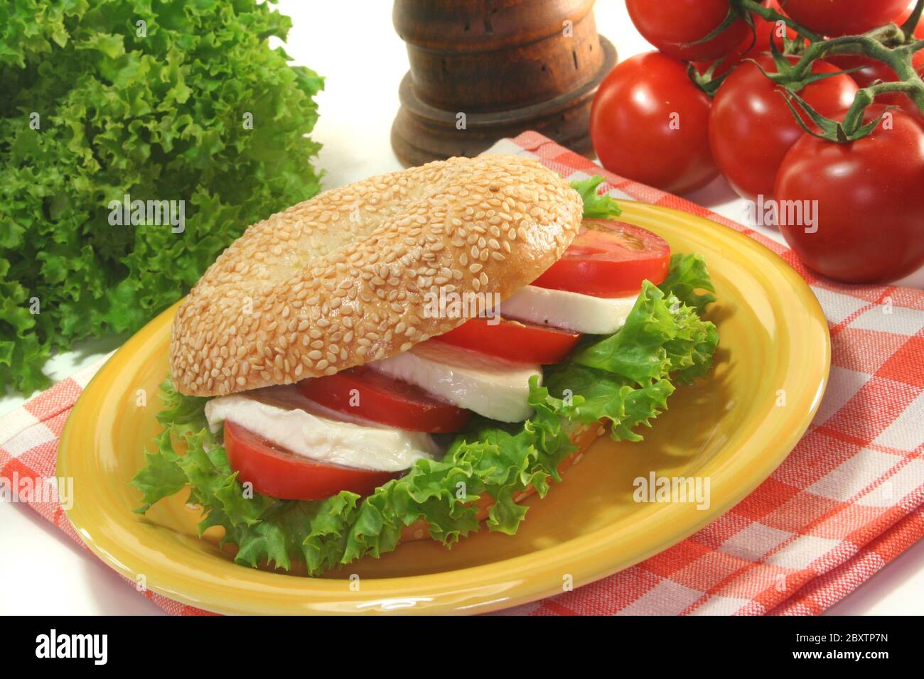 bagel with tomato and cheese Stock Photo - Alamy