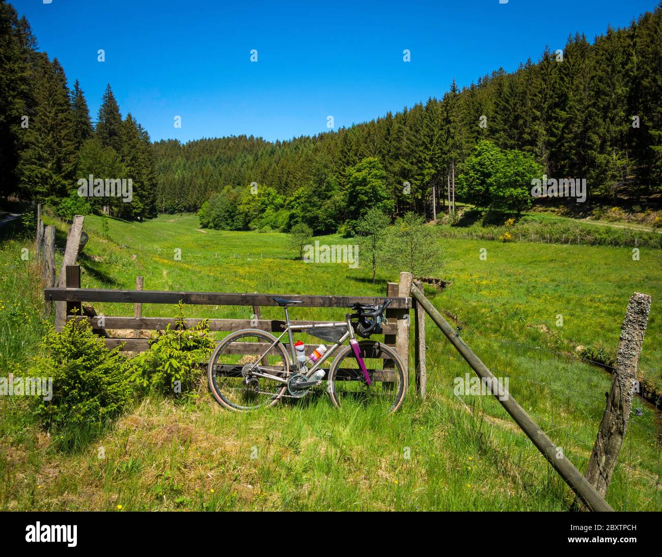 Bicycle leaning on fence hi-res stock photography and images - Alamy