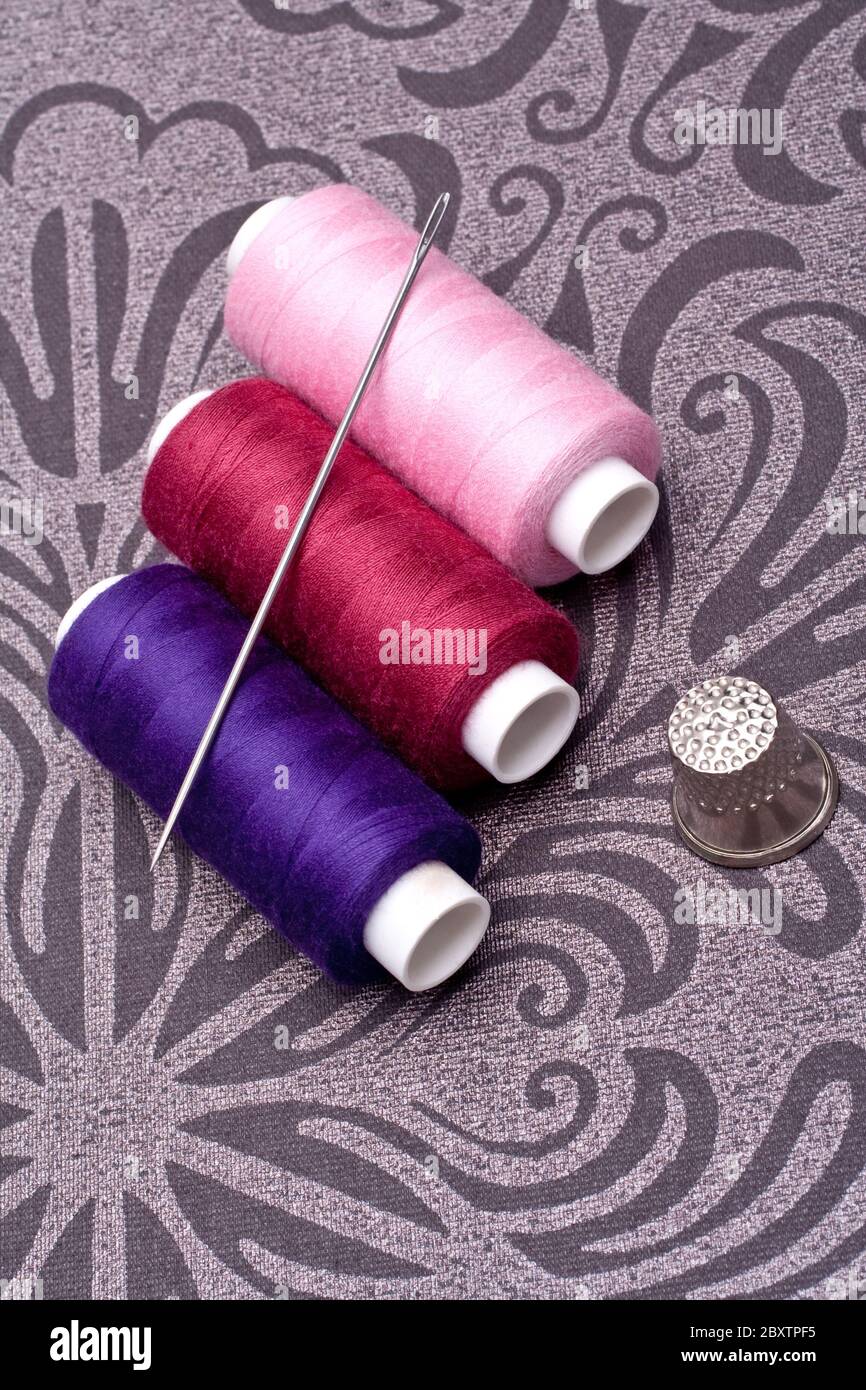 Thread sewing needle thimble hi-res stock photography and images - Alamy