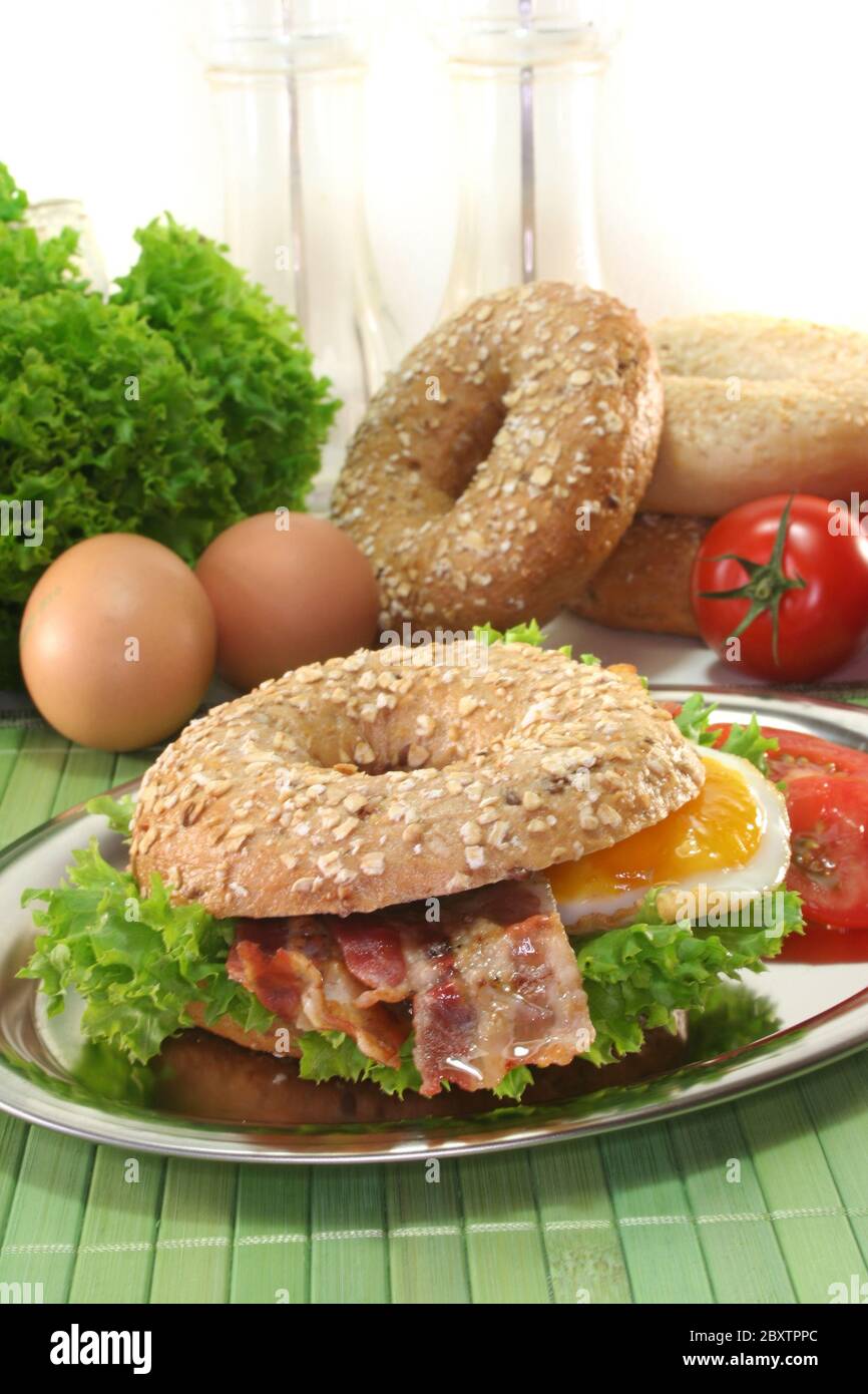 Bagel bacon egg hi-res stock photography and images - Alamy