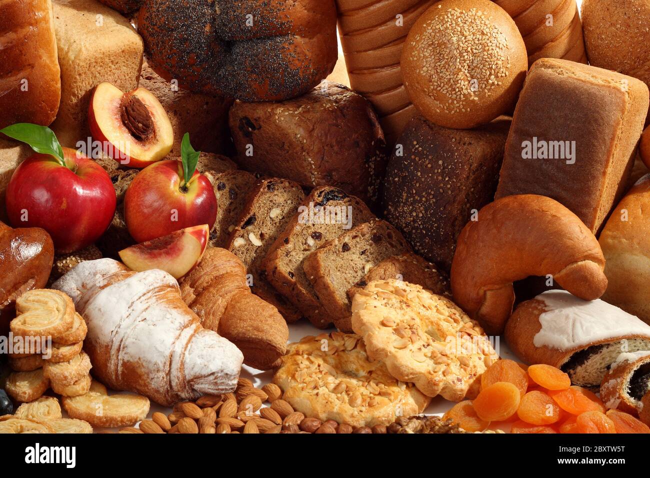 Sliced round brown bread hi-res stock photography and images - Alamy