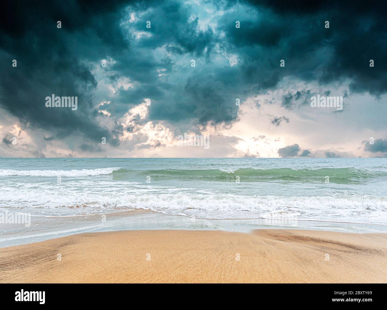 Dramatic surge hi-res stock photography and images - Alamy