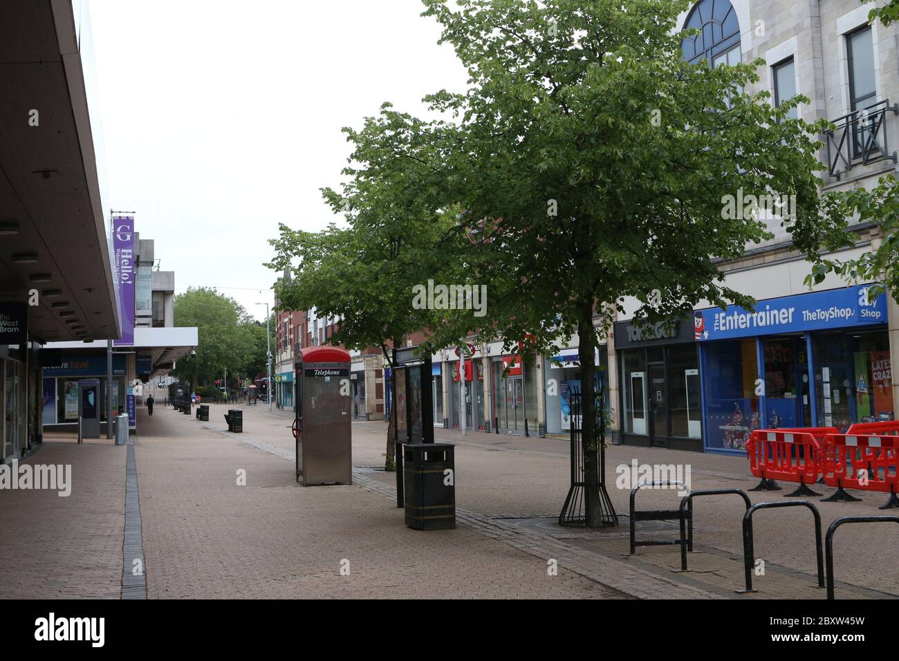Looking north along the pedestrianised town centre of Sutton Coldfied ...