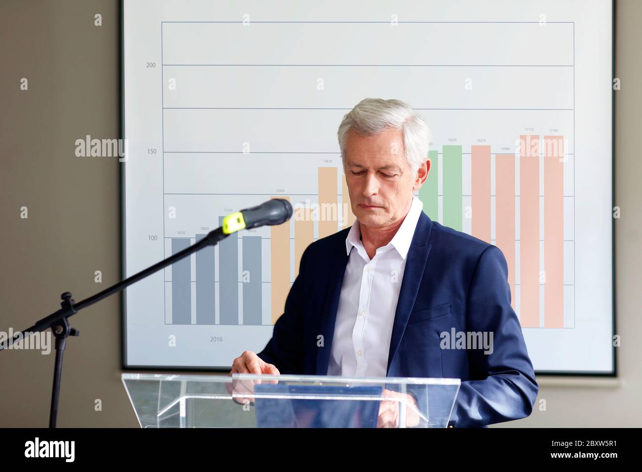 Person talking conference podium hi-res stock photography and images ...