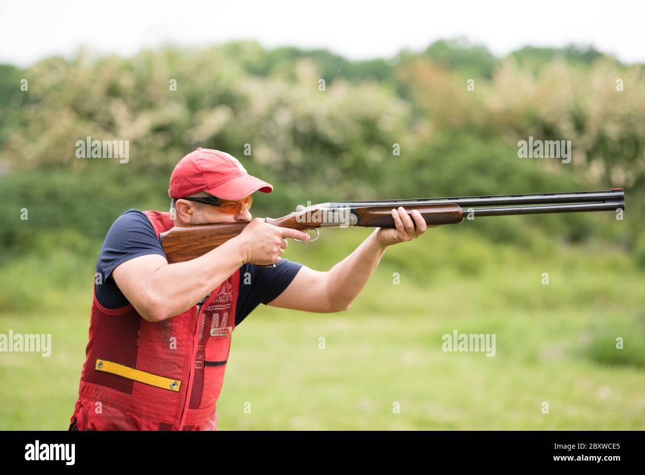 Man shooting on an outdoor shooting range Stock Photo - Alamy