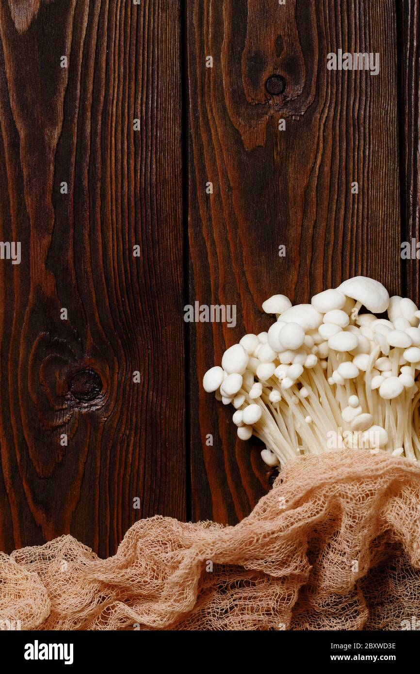Brown enoki mushrooms hi-res stock photography and images - Alamy