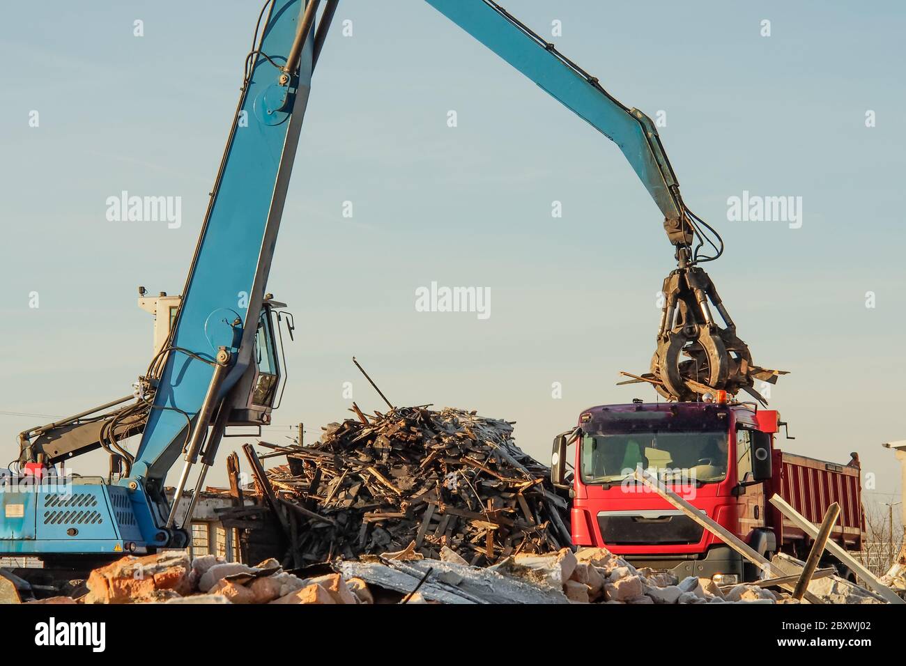Scrap truck hi-res stock photography and images - Alamy