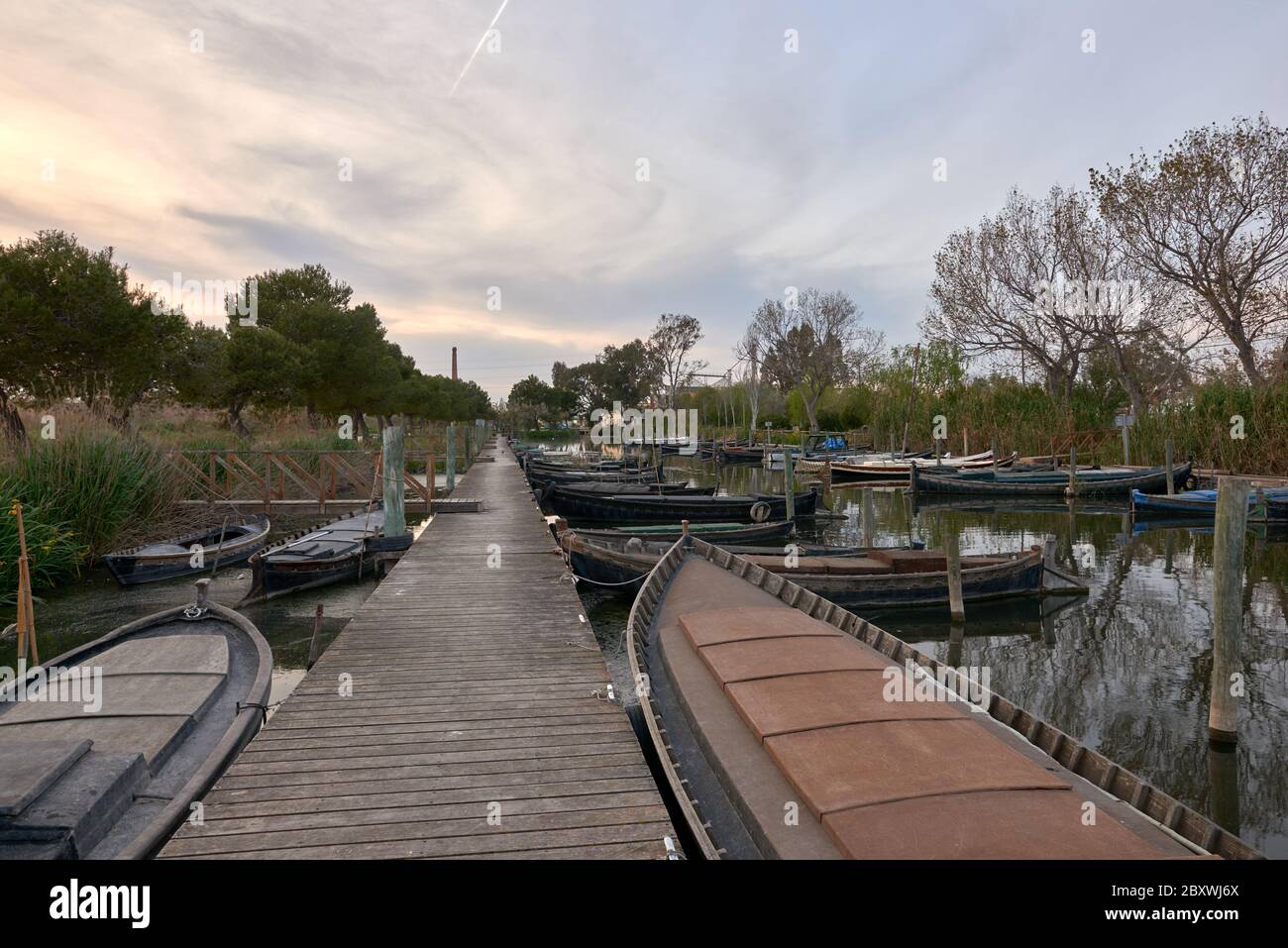 Different fishing boats used in the lagoon of Valencia Stock Photo - Alamy