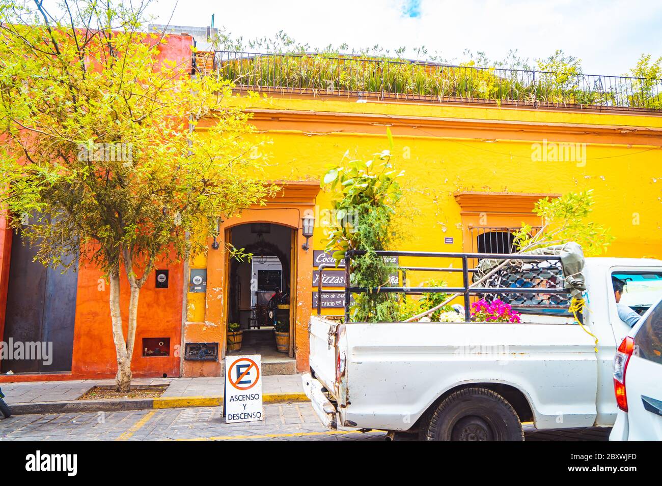 Women wallking hi-res stock photography and images - Alamy