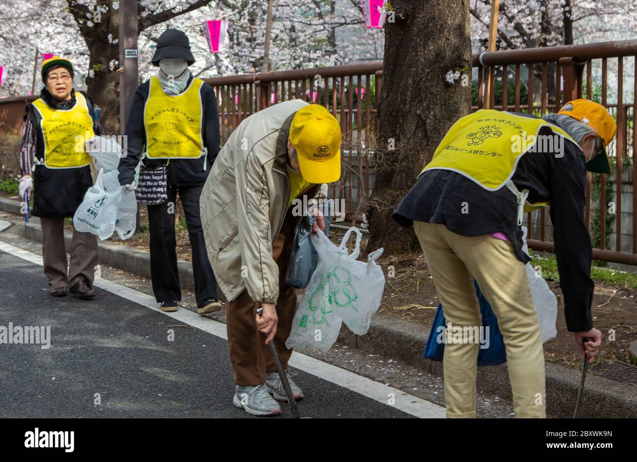 People cleaning street japan hi-res stock photography and images - Alamy